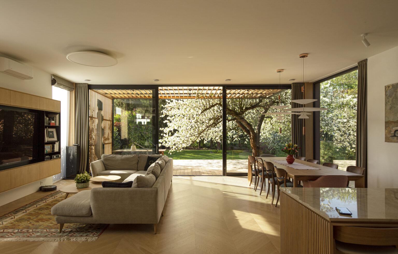 The Apple House | illustrarch
