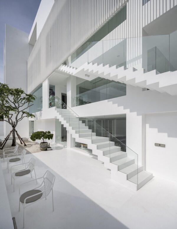An Architectural Harmony: The Multifunctional Canvas House | illustrarch