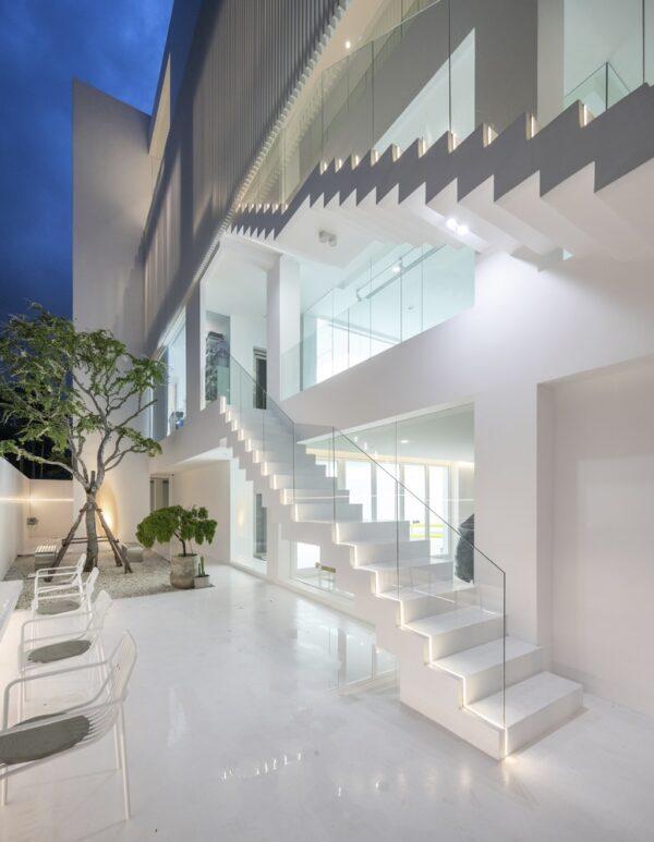 An Architectural Harmony: The Multifunctional Canvas House | illustrarch