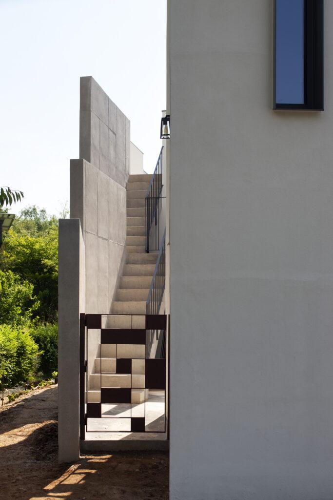Labyrinthos Living: Crafting Complexity in Modern Architecture ...