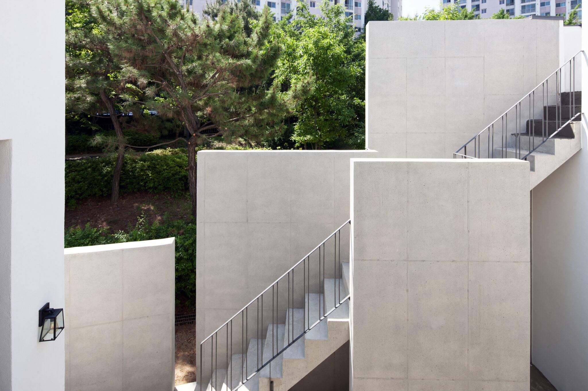 Labyrinthos Living: Crafting Complexity in Modern Architecture ...
