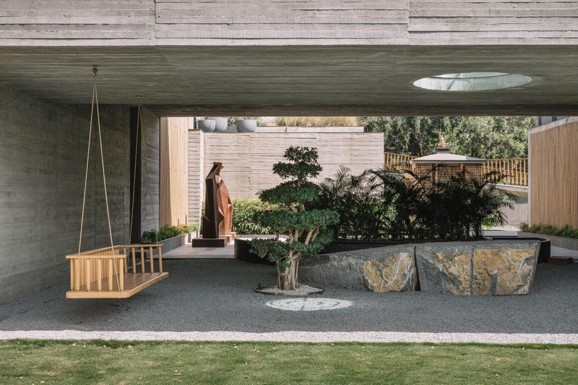 The Link House: A Tale of Two Generations in Urban Luxury | illustrarch