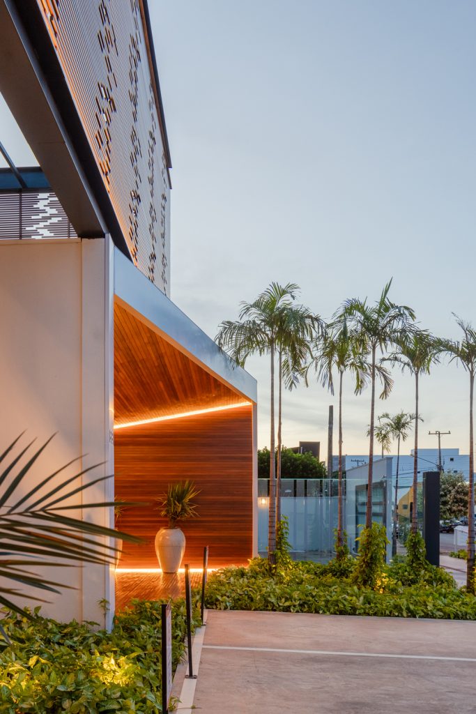 Old Pavilion Is Transformed Into A Sophisticated Corporate Space ...