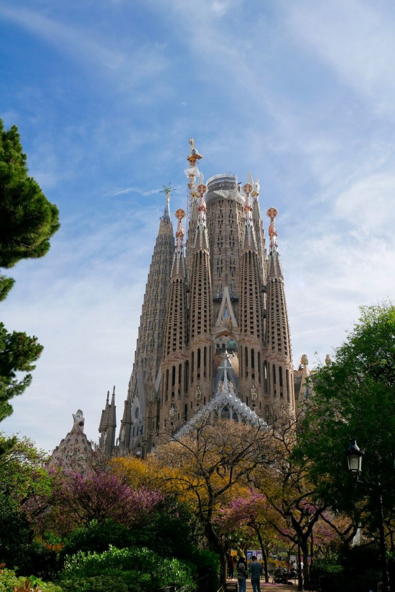 Antoni Gaudi Architecture Style: Design Secrets & Legacy | illustrarch