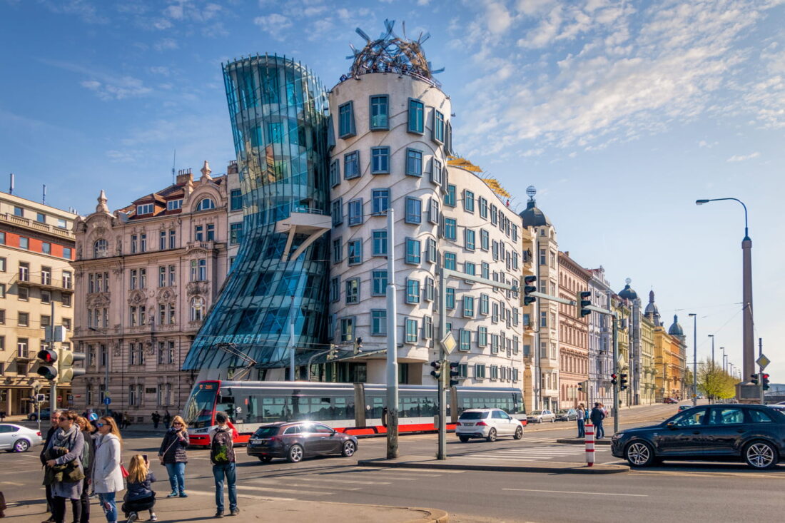 Frank Gehry Architecture: Style, Buildings & Design Secrets | illustrarch