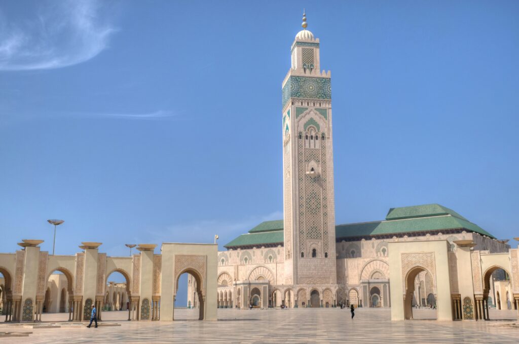 8 Remarkable Mosques Around the World You Need to Visit | illustrarch