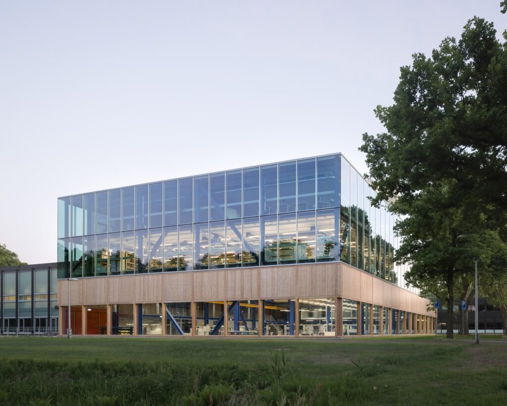 Bringing Together Structure and Student Life | illustrarch