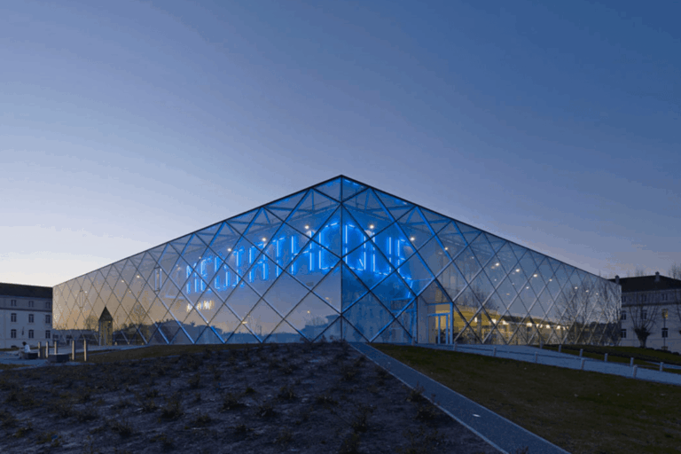 8 Trends in Dynamic Facade Design You Need to Know | illustrarch