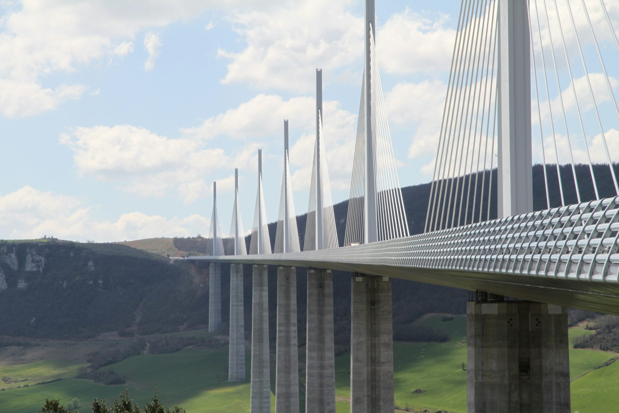 How Modern Bridges Balance Aesthetics and Engineering | illustrarch