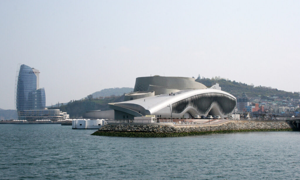 Symbiotic Design in Architecture: Building Sustainable Spaces That ...