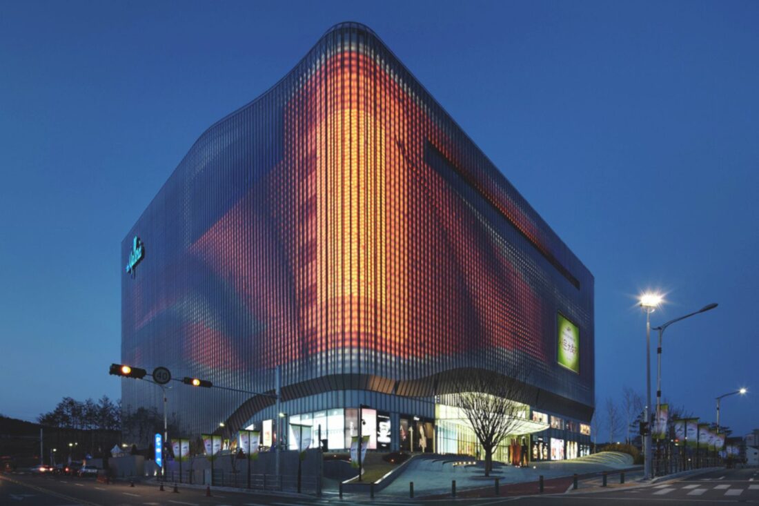 Top 10 Examples of Dynamic Facade Designs Around the World | illustrarch