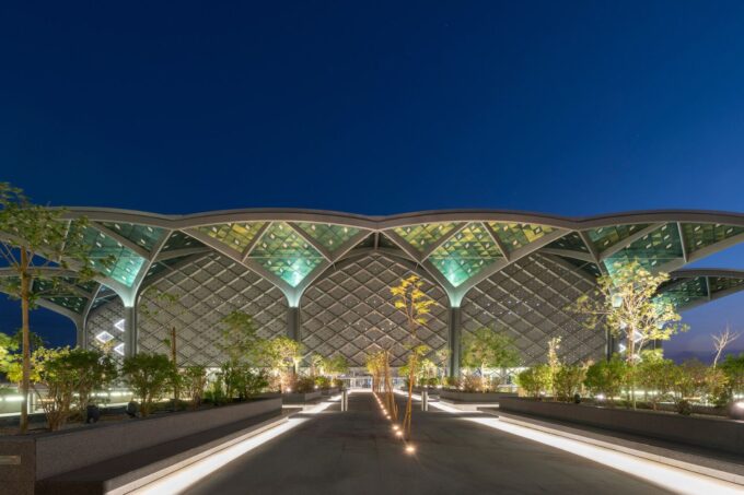Top 10 Examples of Dynamic Facade Designs Around the World | illustrarch