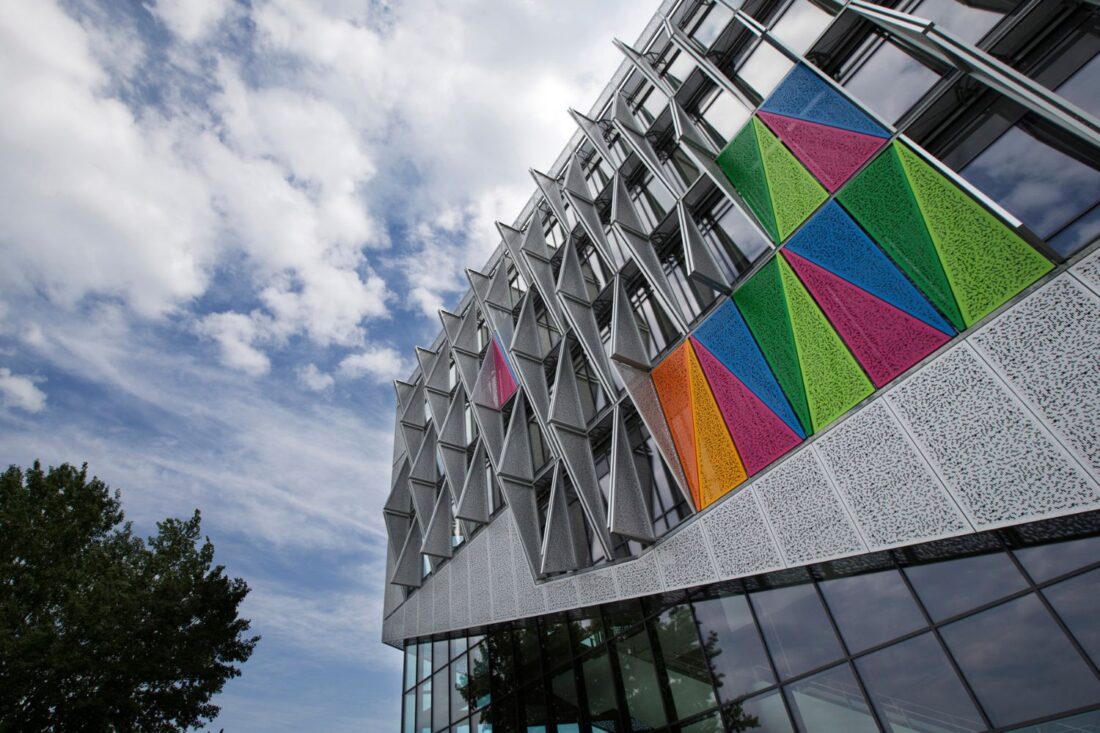 Top 10 Examples of Dynamic Facade Designs Around the World | illustrarch