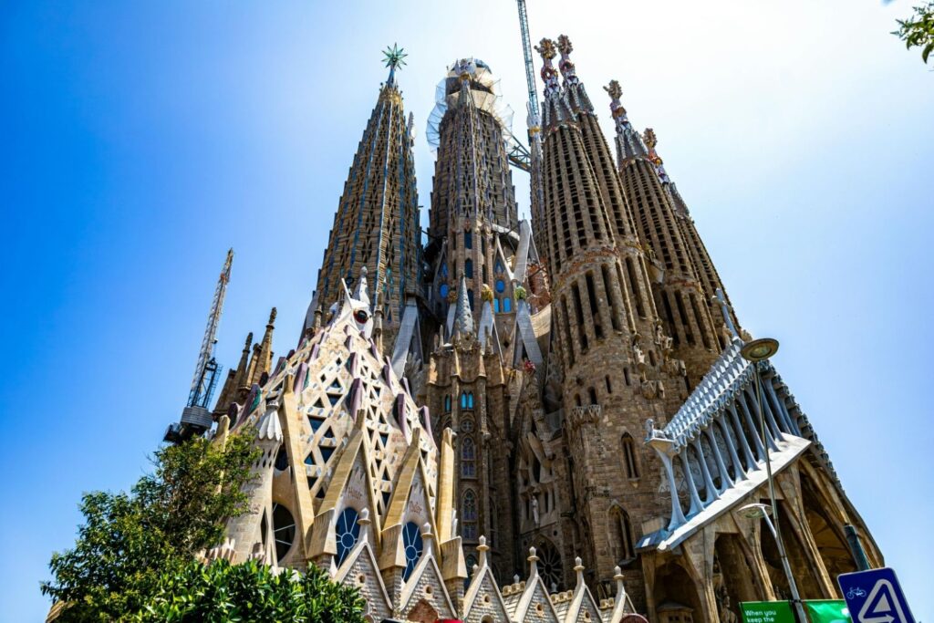 Sagrada Familia Architecture: Gaudí’s Sacred Geometry Inspired by ...