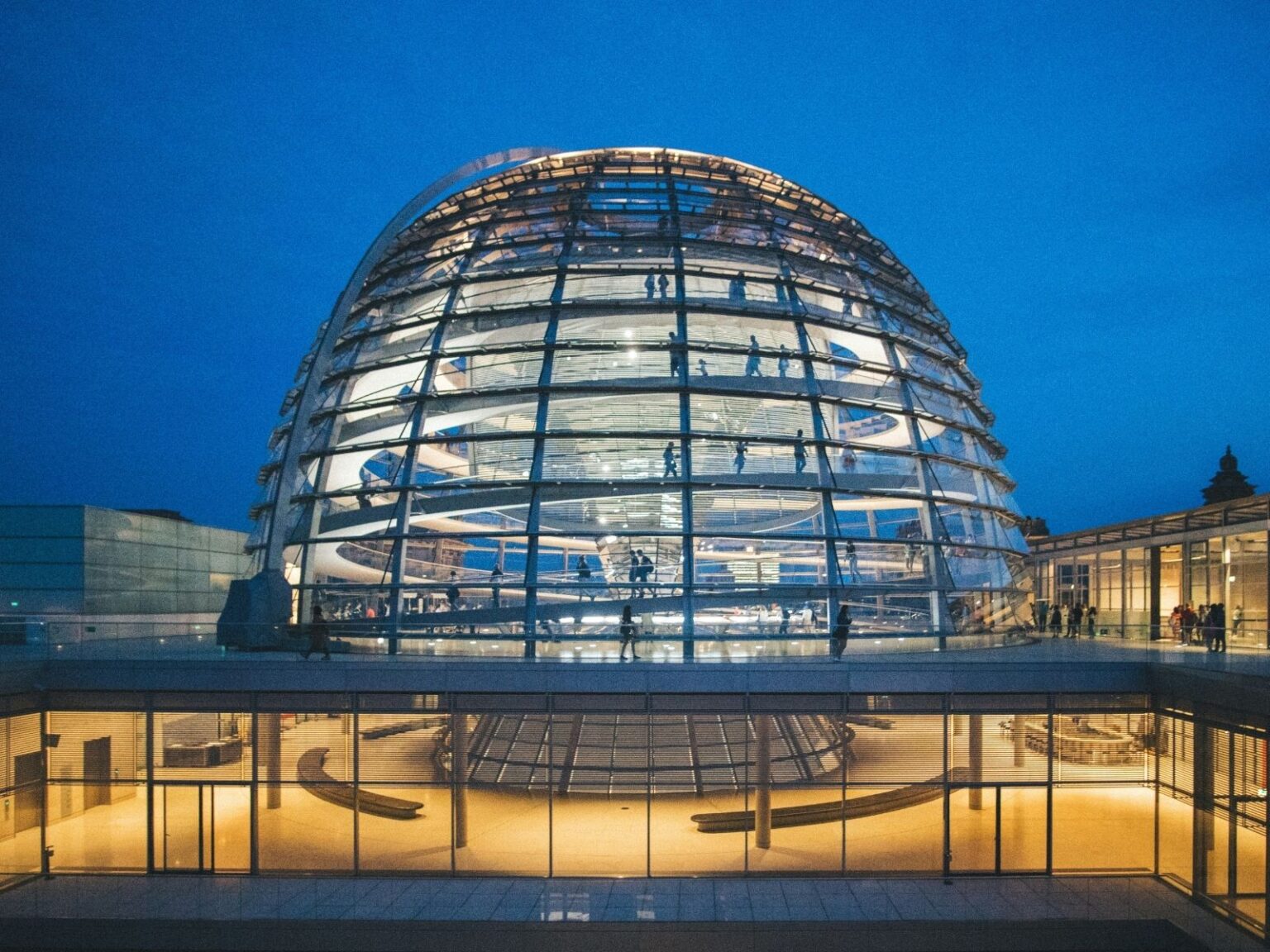 Top 10 Iconic Buildings Designed by Norman Foster | illustrarch