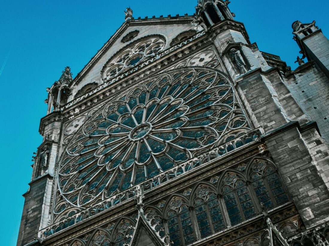 Notre Dame Cathedral: Gothic Architecture Masterpiece Guide | illustrarch