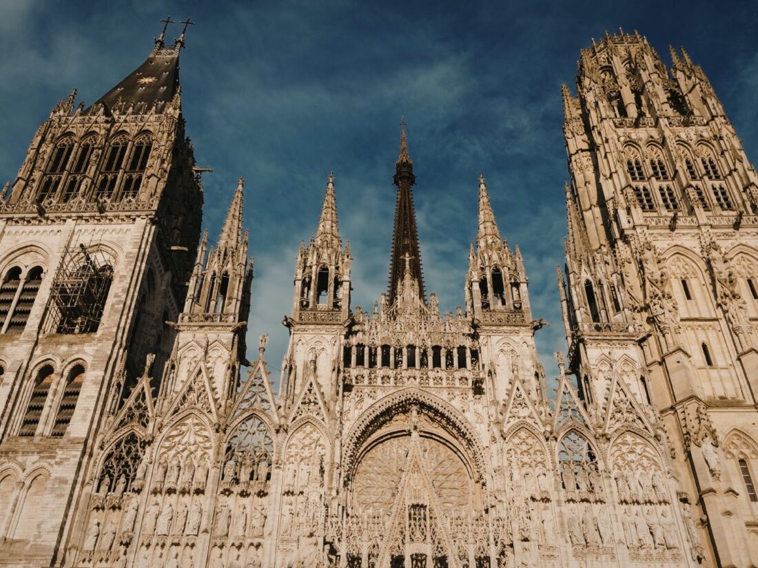 Notre Dame Cathedral: Gothic Architecture Masterpiece Guide | illustrarch