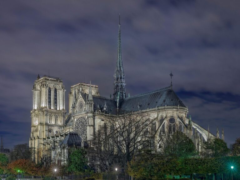 Notre Dame Cathedral: Gothic Architecture Masterpiece Guide | illustrarch