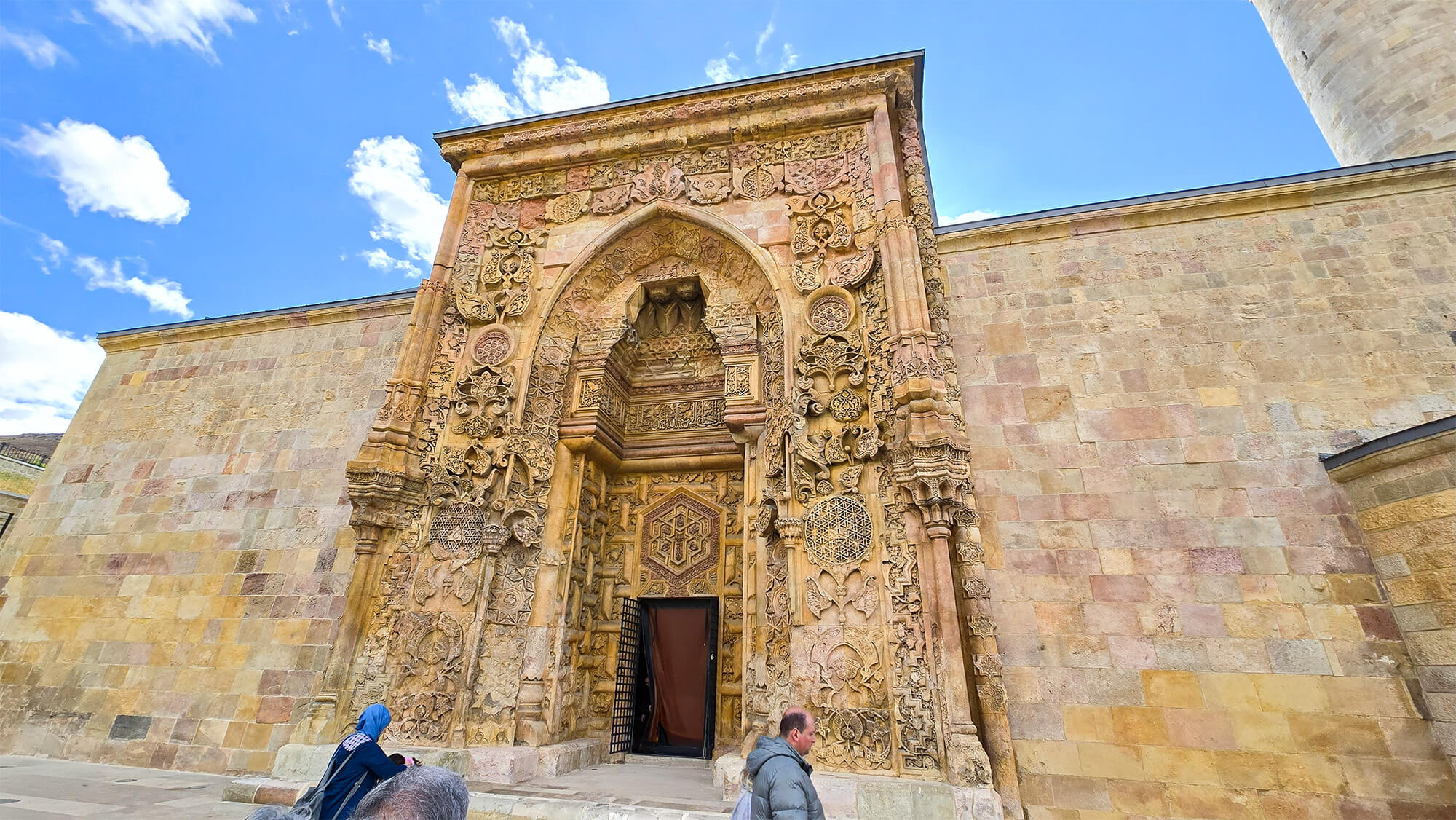 Divrigi Great Mosque: Stone as Sculpture in Islamic Architecture ...