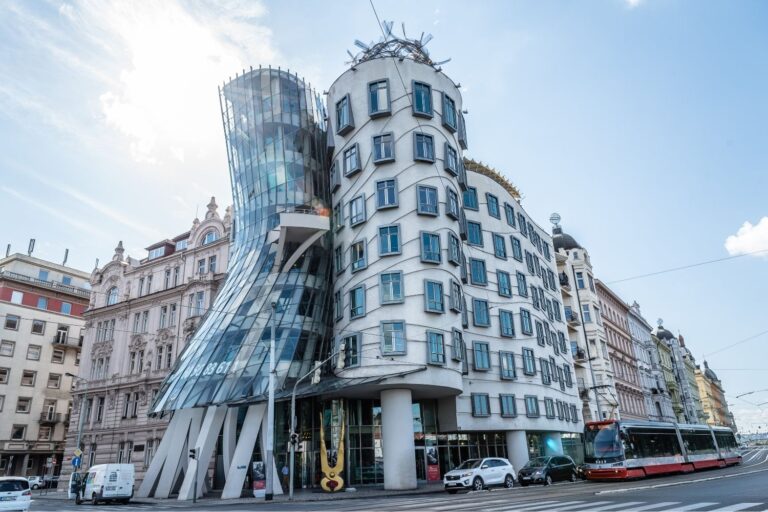 15 Most Influential Architects of the 20th Century and Their Buildings ...