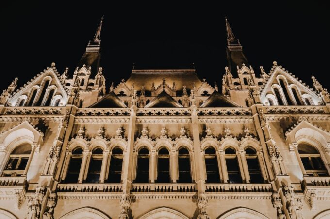 Islamic Architecture vs Gothic Architecture: Sacred Geometry East and ...