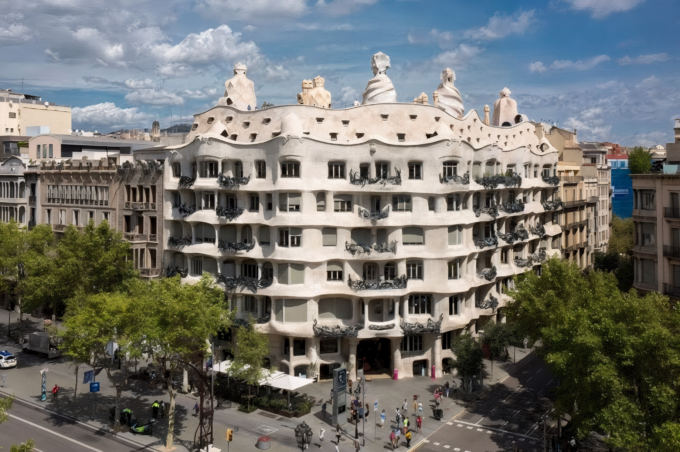 What Is Organic Architecture? Principles, History, and Iconic Examples ...