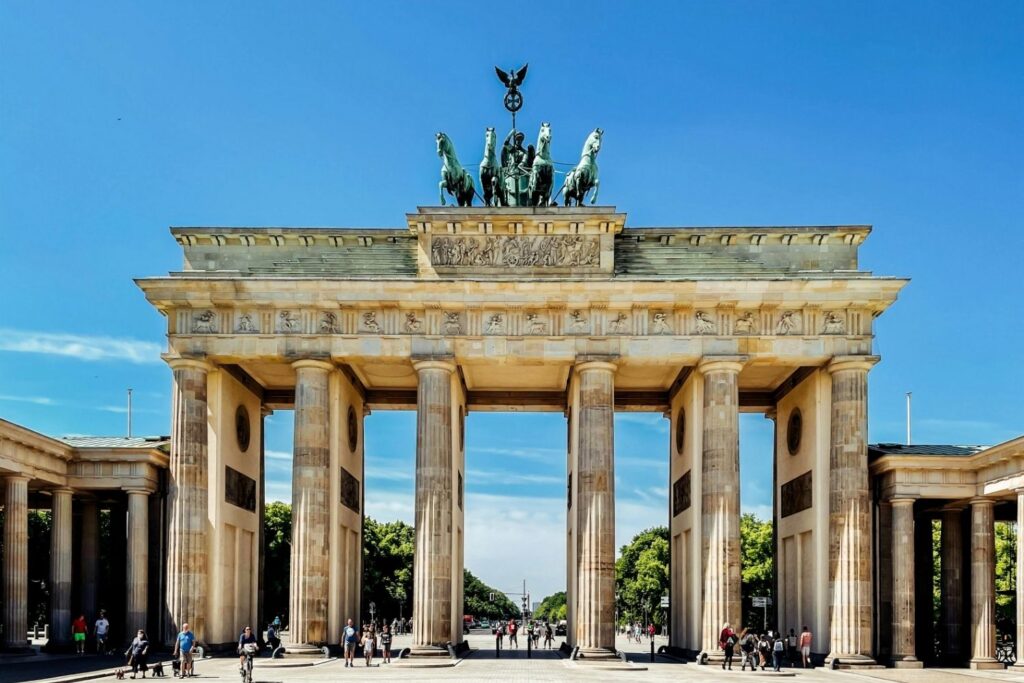 Brandenburg Gate: How Architecture Becomes a Political Symbol | illustrarch